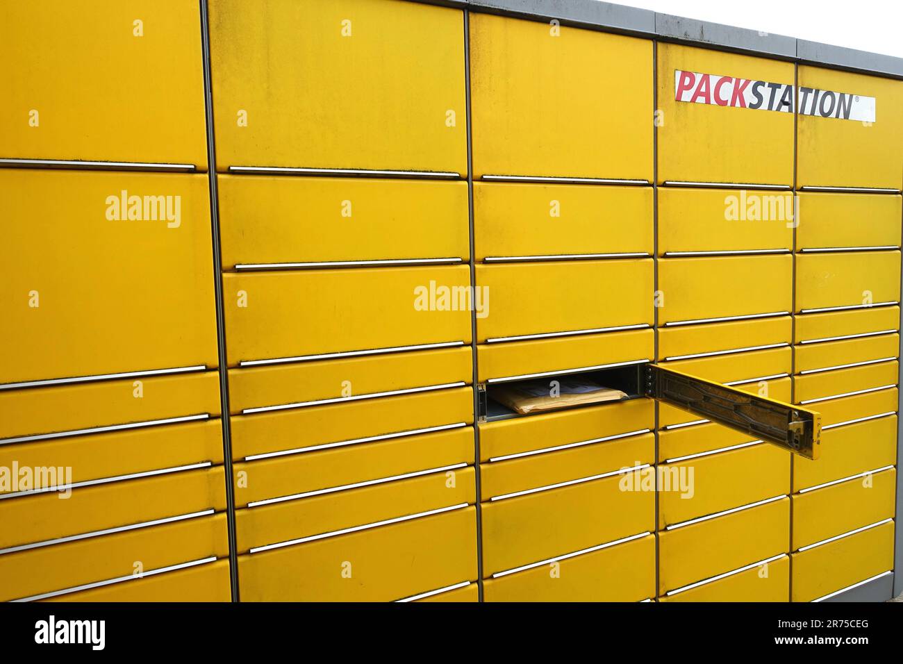 Packstation with open compartment, Germany Stock Photo - Alamy