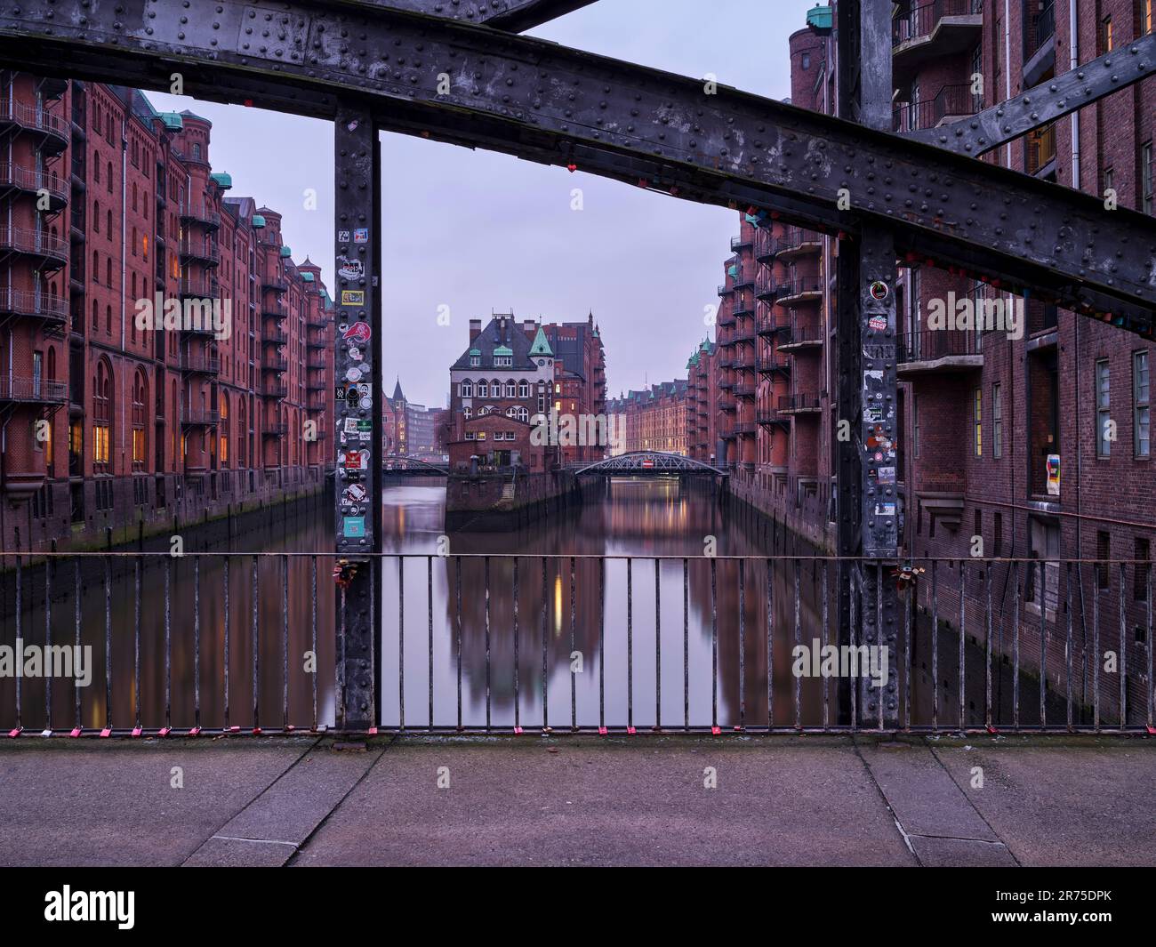 The moated castle in Hamburg's Speicherstadt warehouse district Stock ...