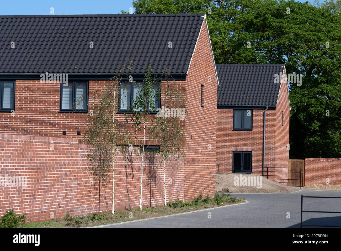 Newly built properties hi-res stock photography and images - Alamy