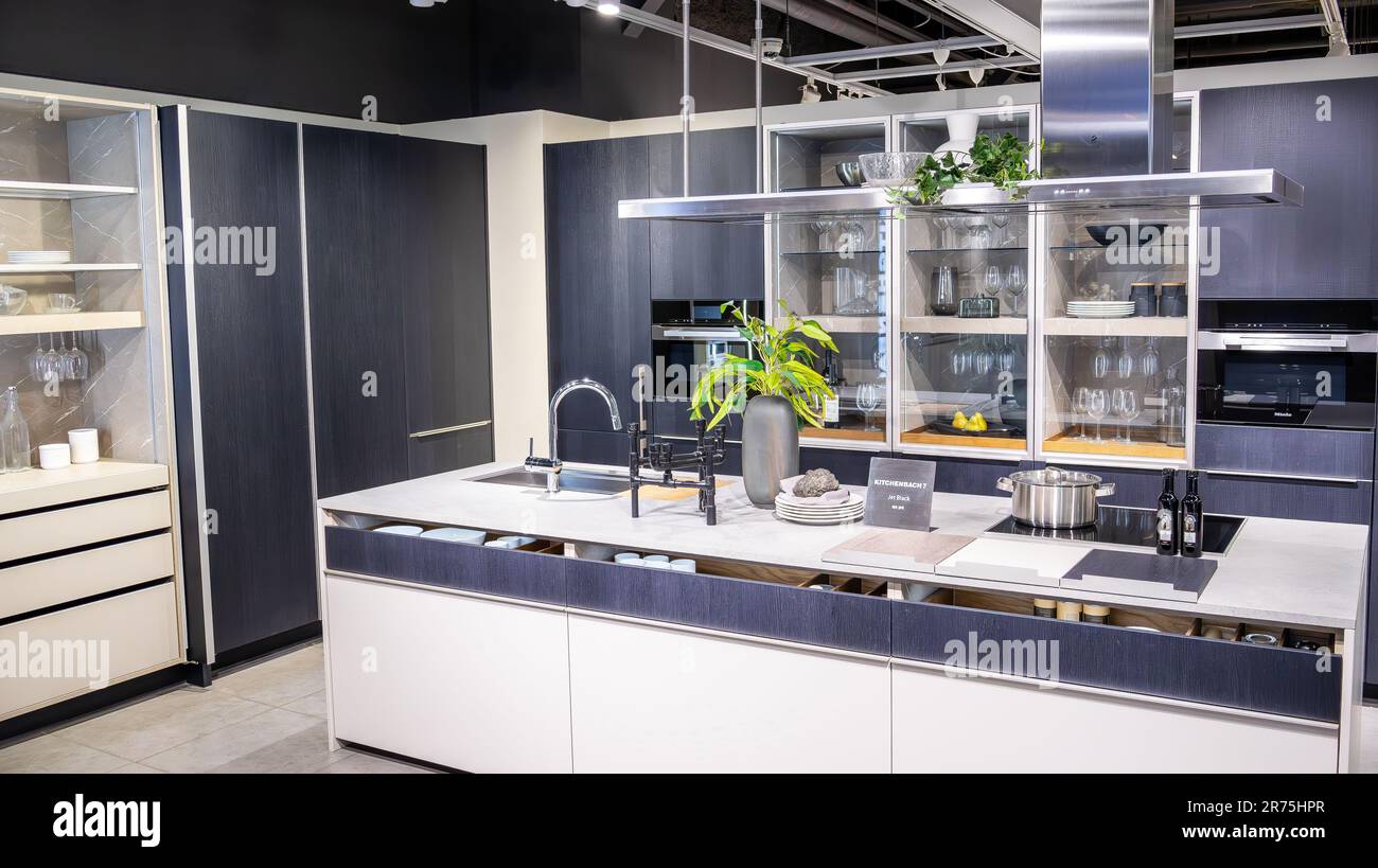 Modern kitchen backsplash ideas hi-res stock photography and images - Alamy