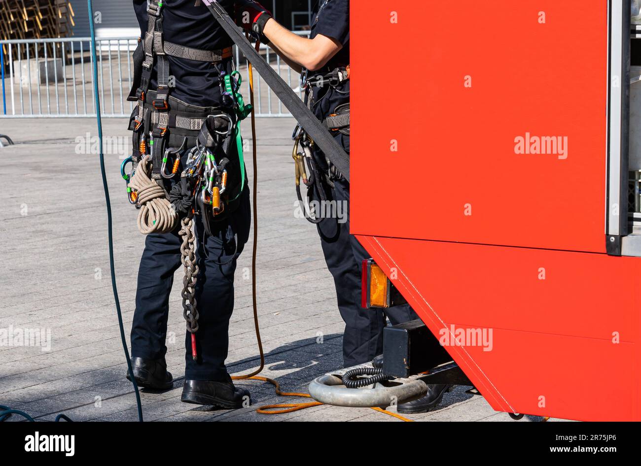 Work at height hi-res stock photography and images - Alamy