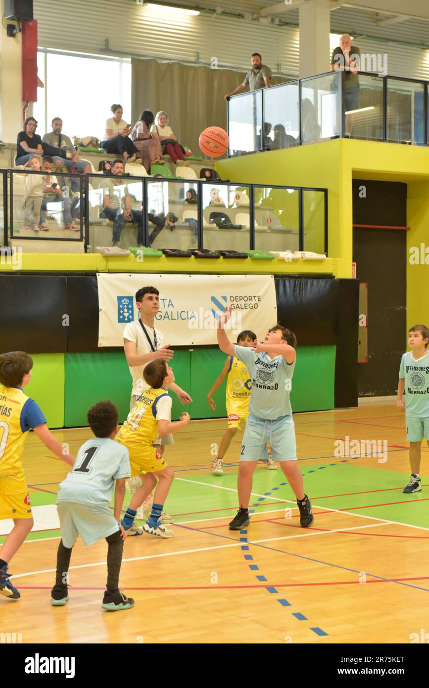 Child basketball team hi-res stock photography and images - Alamy
