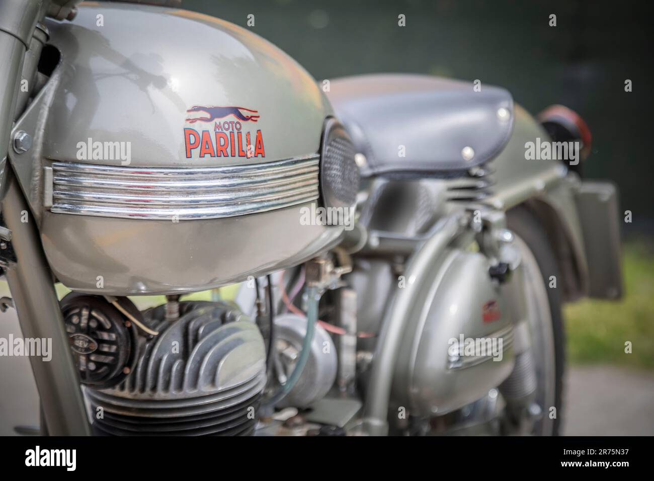 details on vintage motorcycles, tank and chrome, moto parilla ...