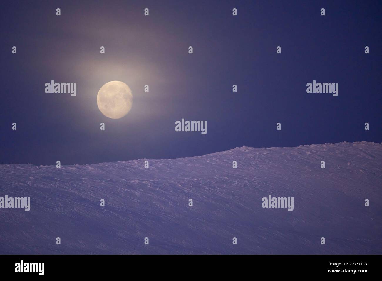 Moon crest hi-res stock photography and images - Alamy