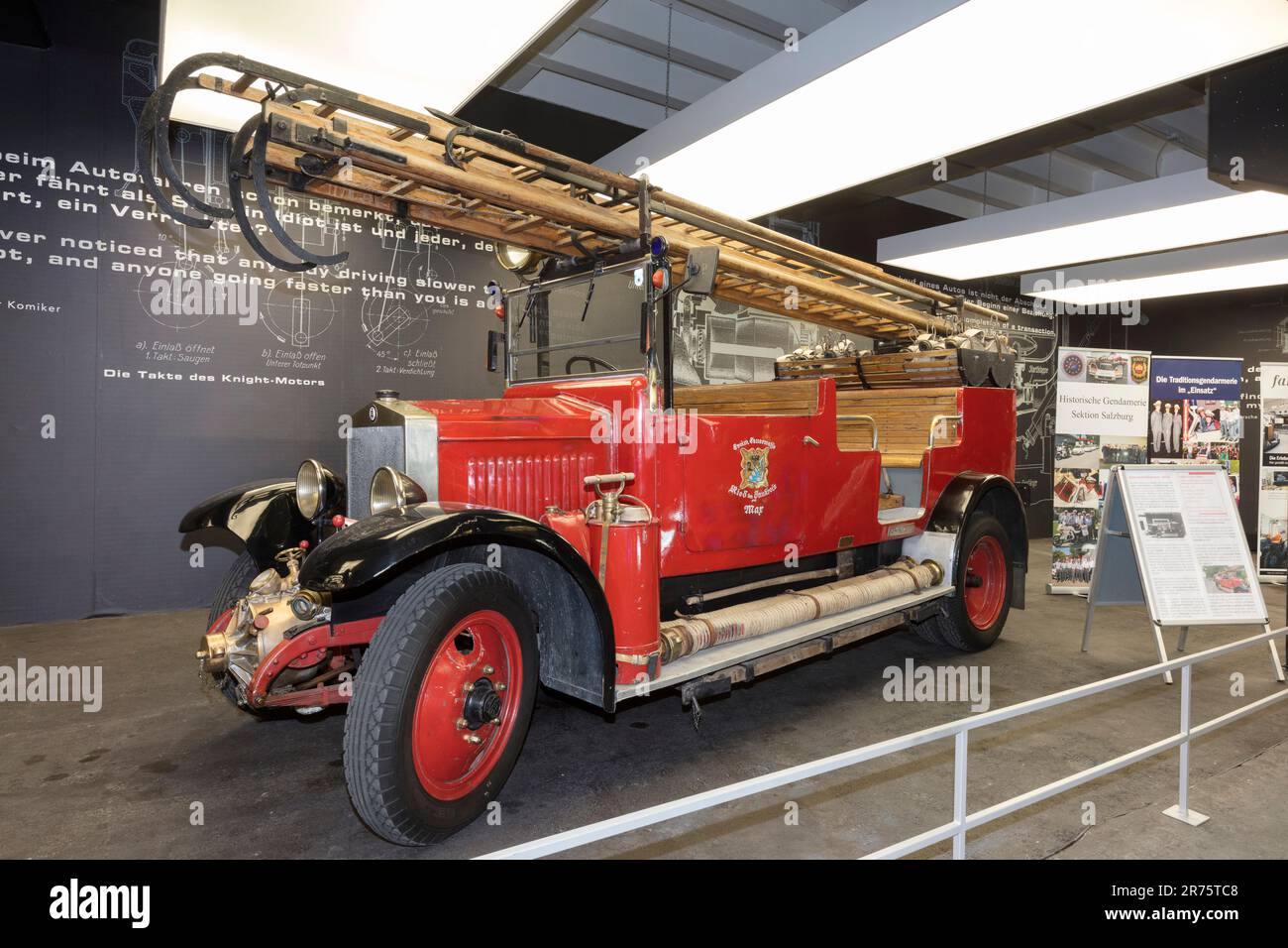 Automobile exhibition at the Kaiser-Franz-Josefs Höhe visitor center ...