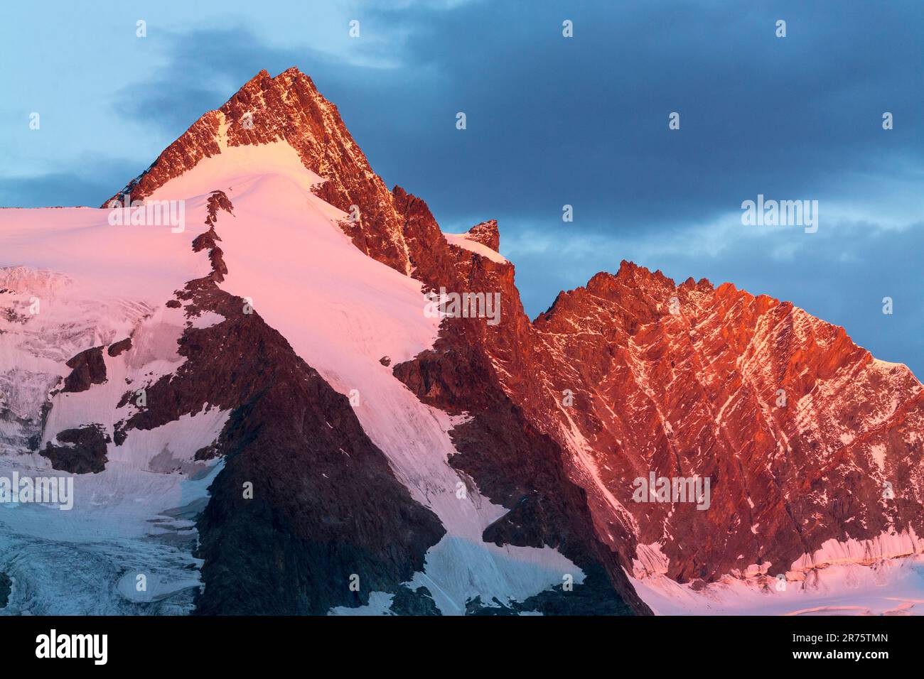 High rocky mountain peaks alpenglow hi-res stock photography and images ...