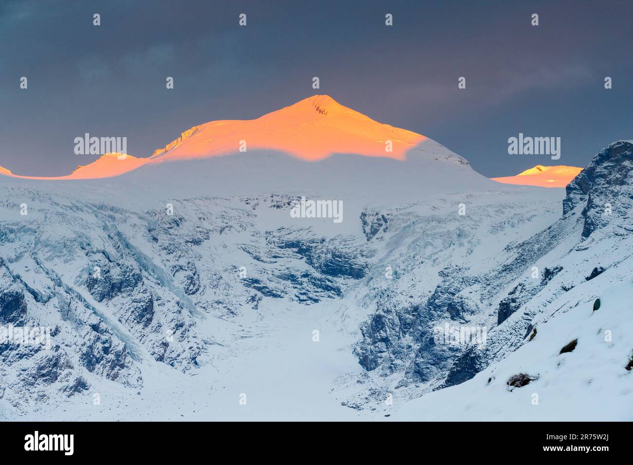 High rocky mountain peaks alpenglow hi-res stock photography and images ...