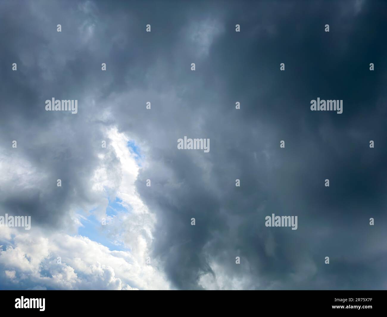 Gloomy heavy thunderclouds hi-res stock photography and images - Alamy