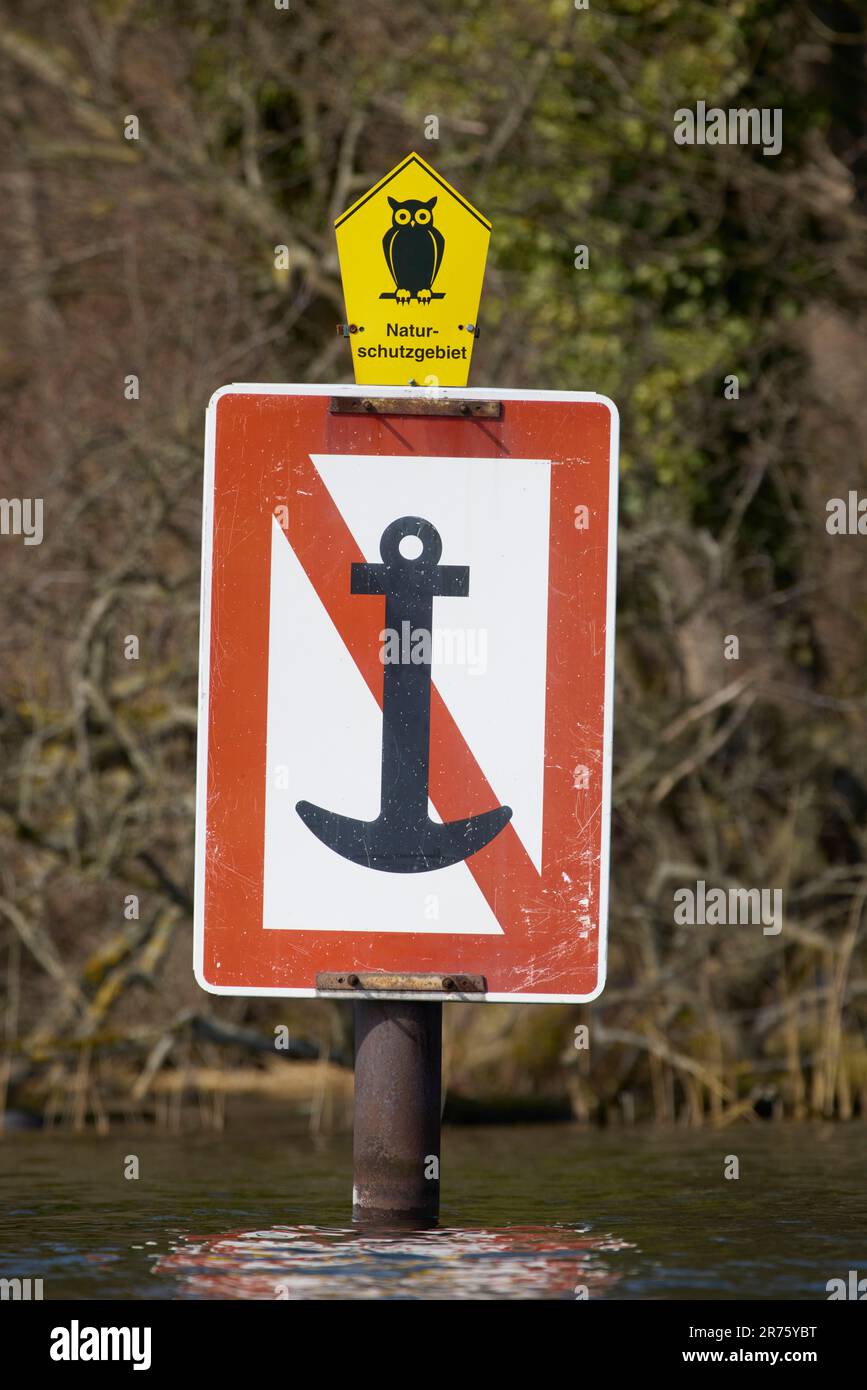 Sign, water, anchor prohibited Stock Photo - Alamy