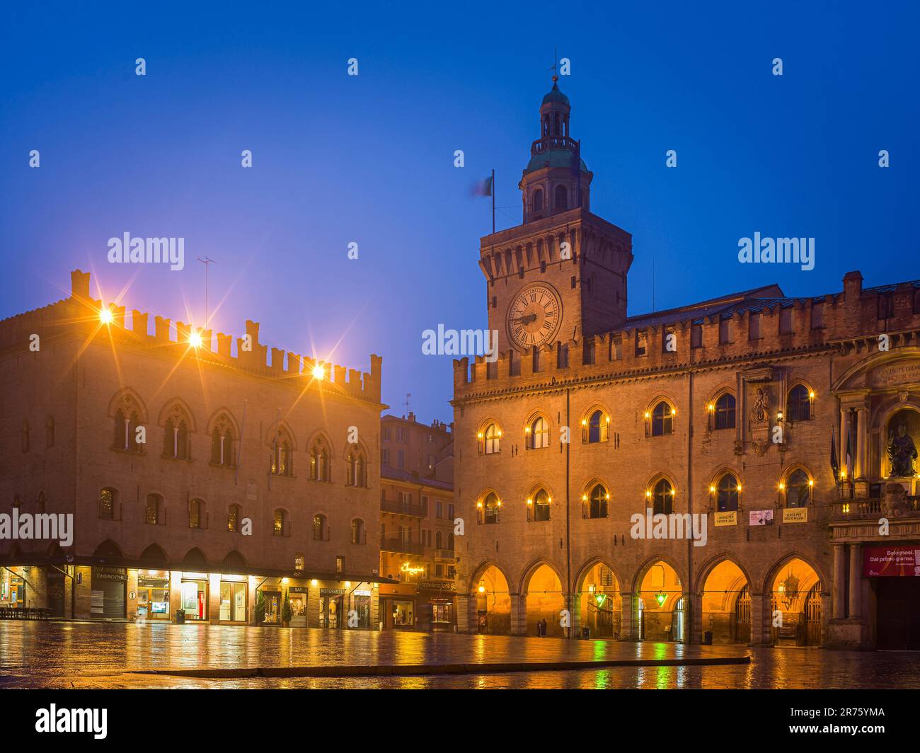 Palazzo dell bologna hi-res stock photography and images - Alamy