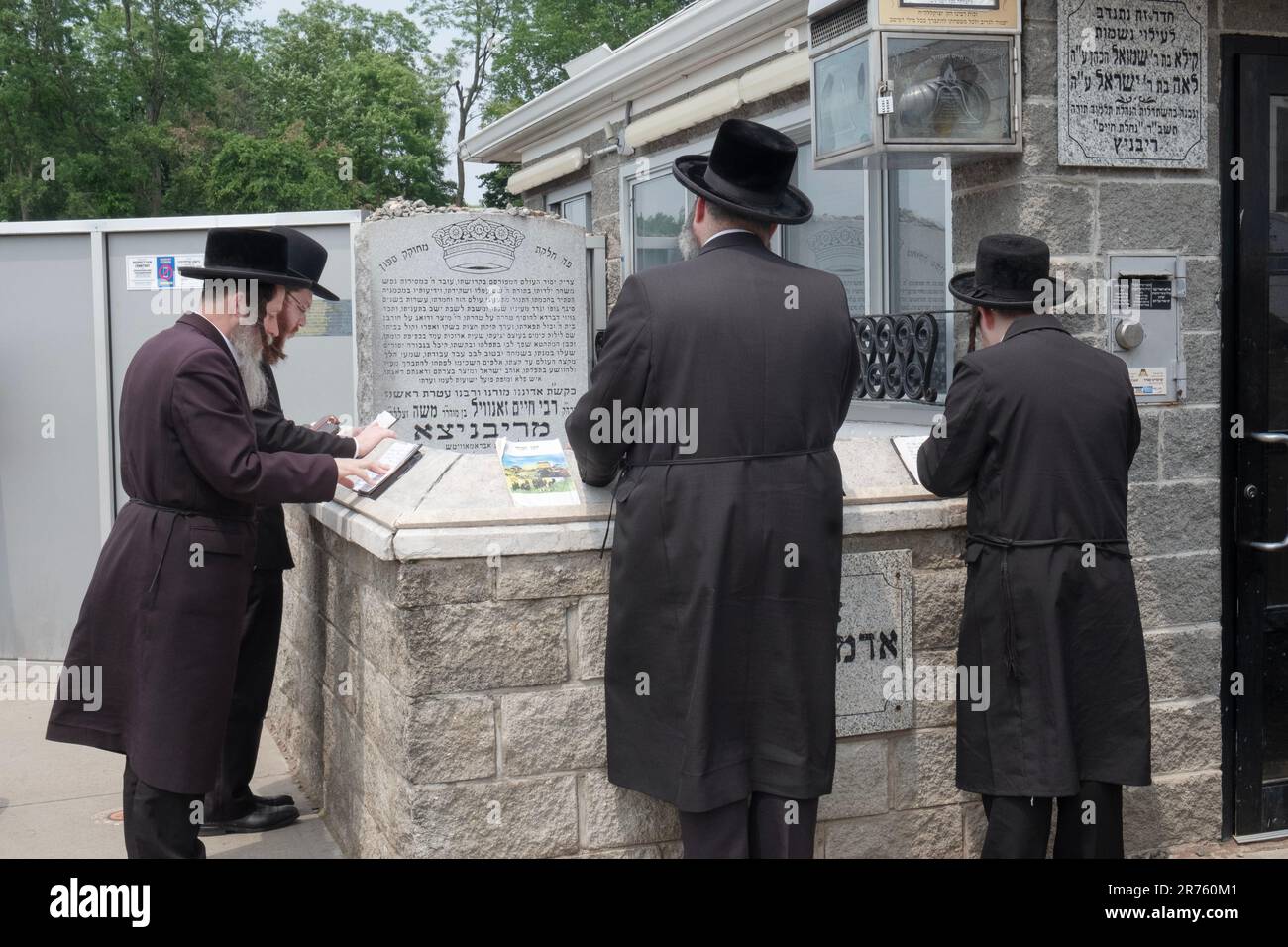 Viznitz cemetery hi-res stock photography and images - Alamy