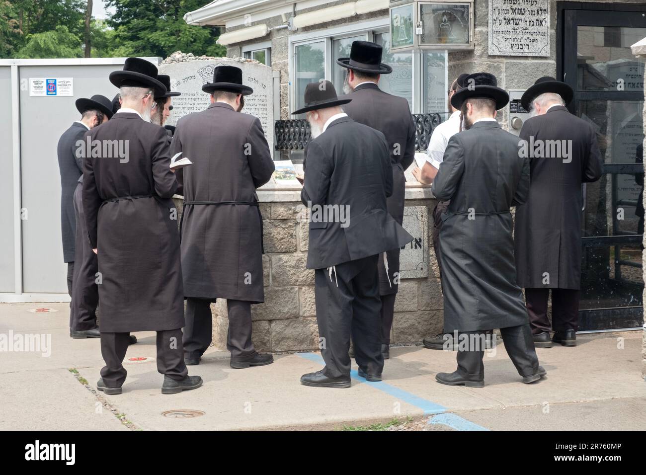 Headstone cemetery hi-res stock photography and images - Alamy