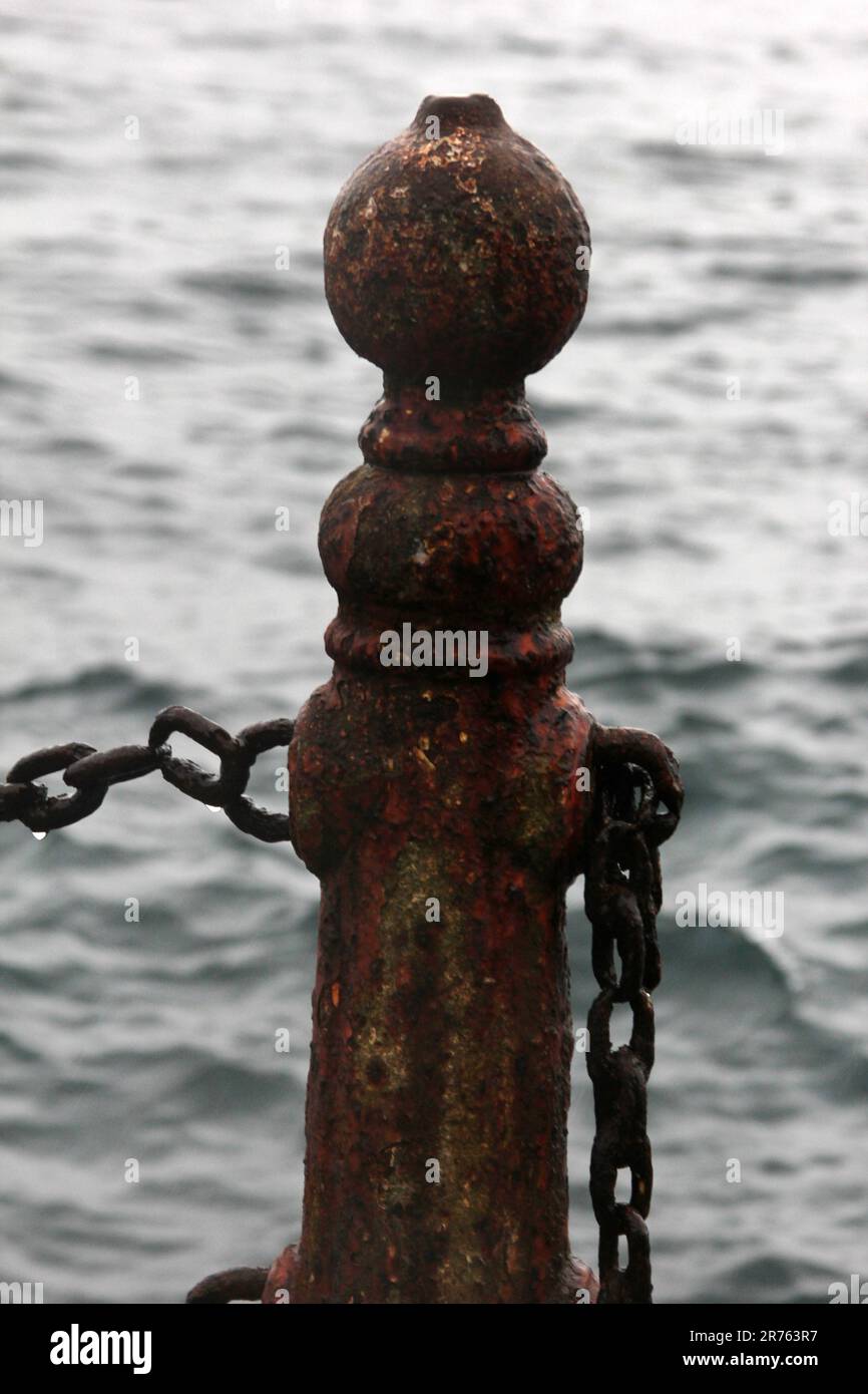 Sea railing chain hi-res stock photography and images - Alamy