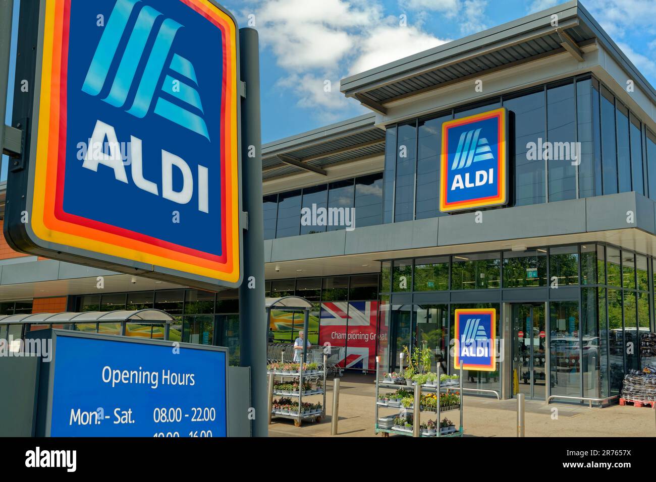 Aldi supermarket store sign hi-res stock photography and images - Alamy