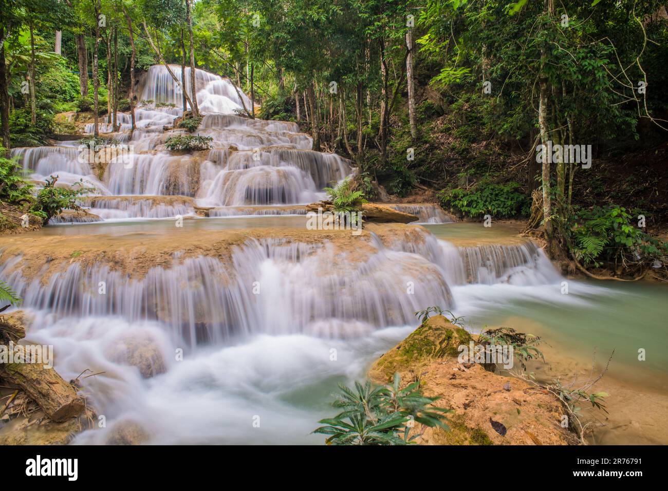 Stream running over rocks hi-res stock photography and images - Alamy
