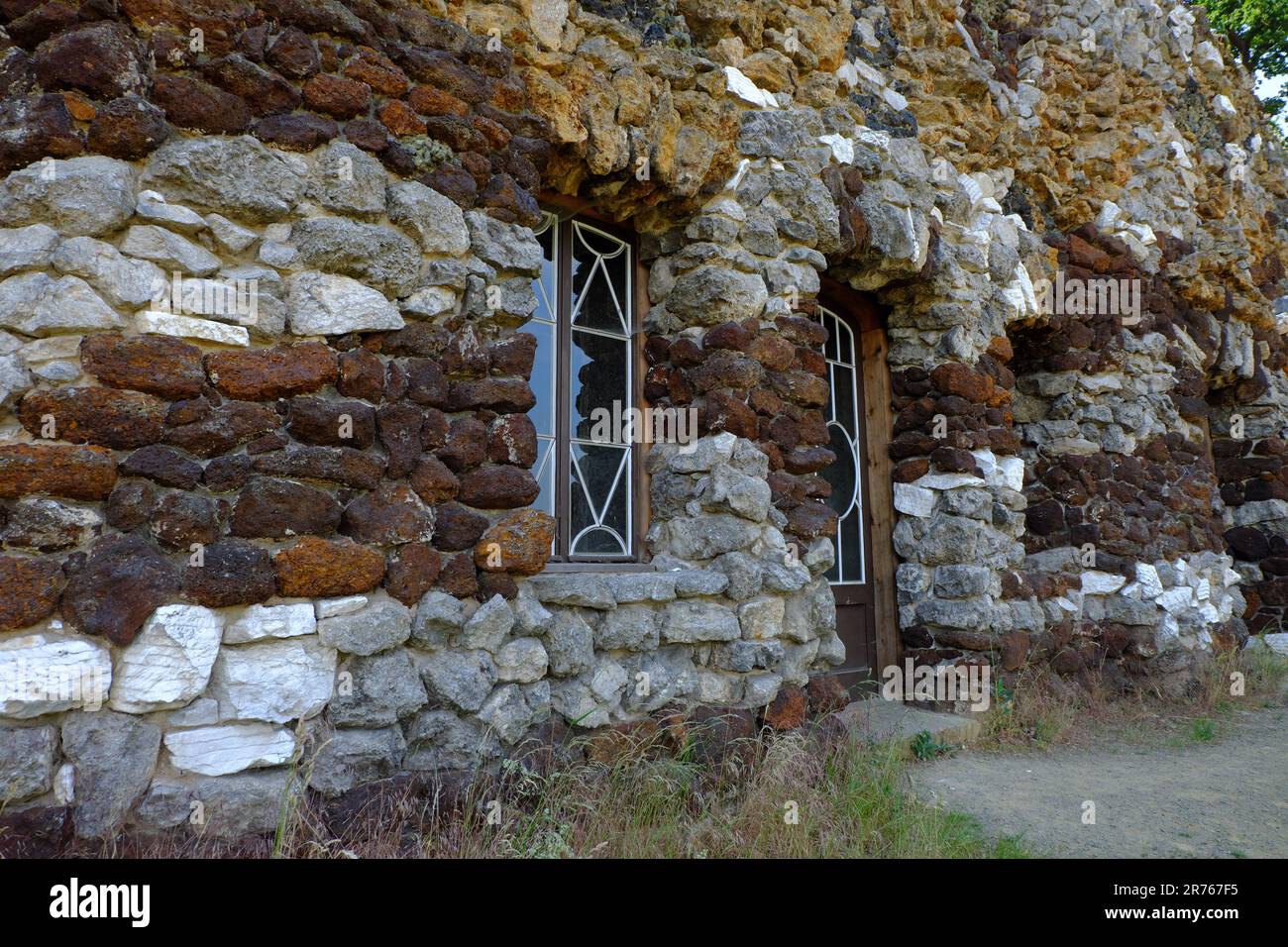 Crystall- und Muschelgrotte im Neuen Garten. Crystal and Musselshell ...