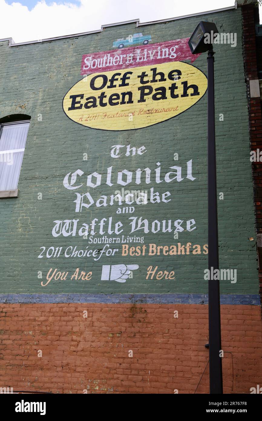 The colonial pancake and waffle house hi-res stock photography and ...