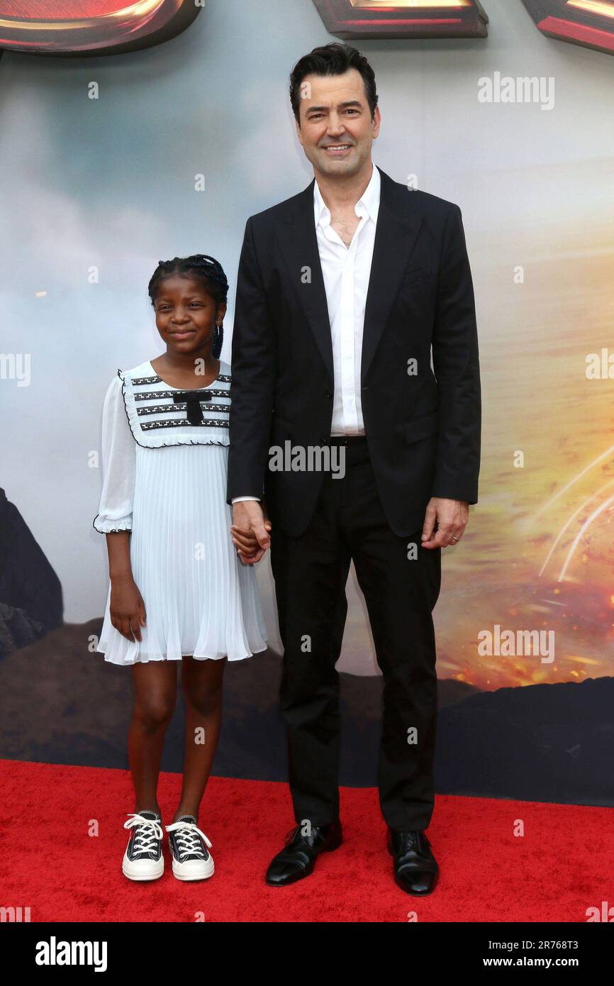 Los Angeles, CA. 12th June, 2023. Gracie James, Ron Livingston at arrivals for THE FLASH ...