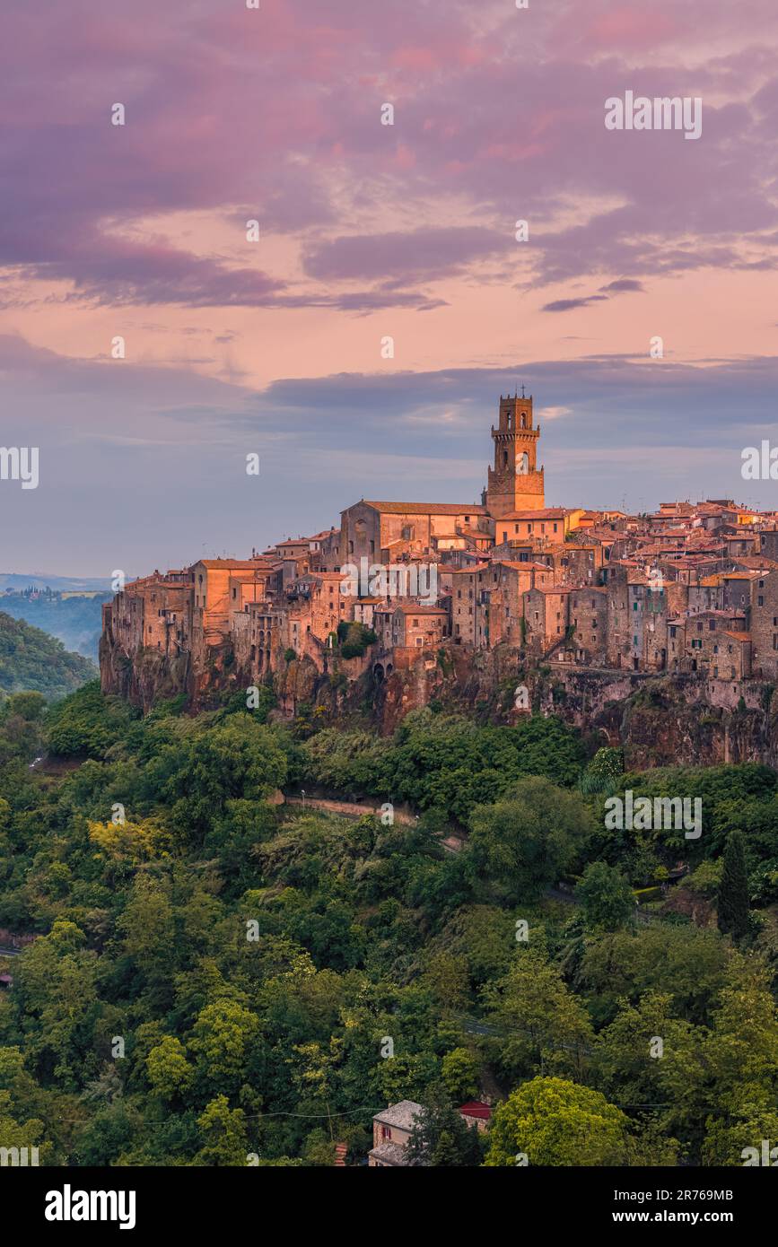 Illuminated italian village hi-res stock photography and images - Alamy