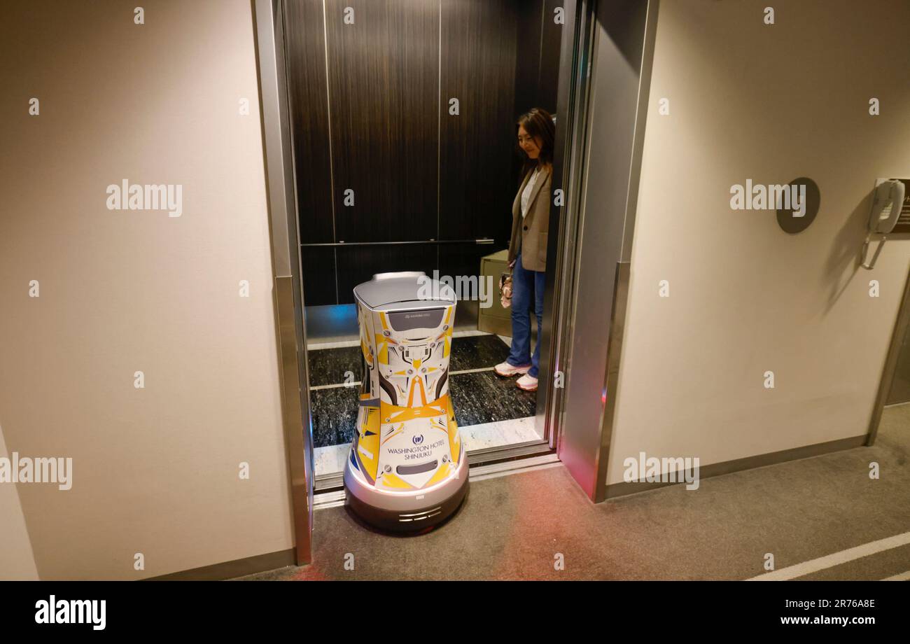 ROBOTS IN TOKYO Stock Photo - Alamy