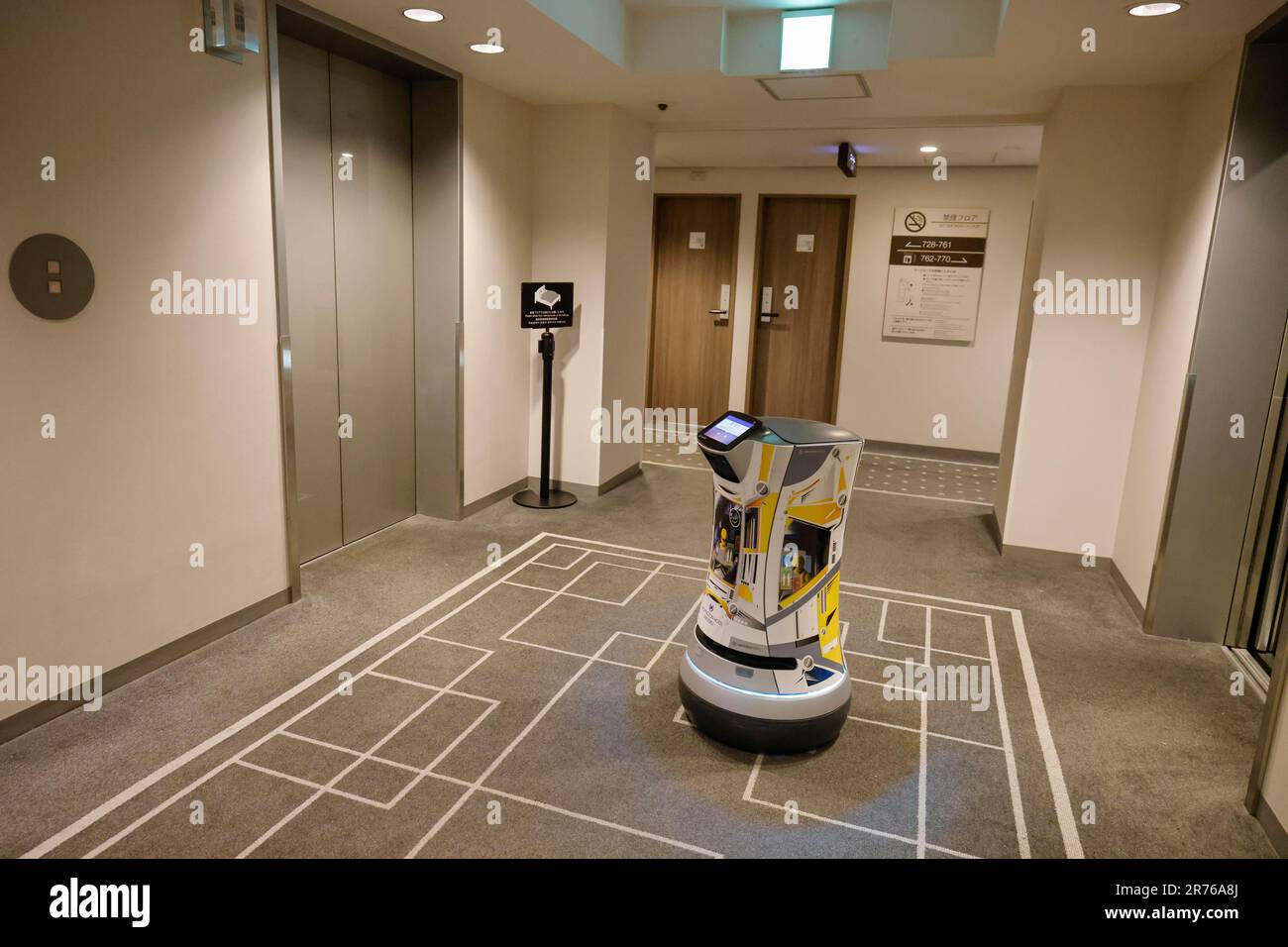 ROBOTS IN TOKYO Stock Photo - Alamy