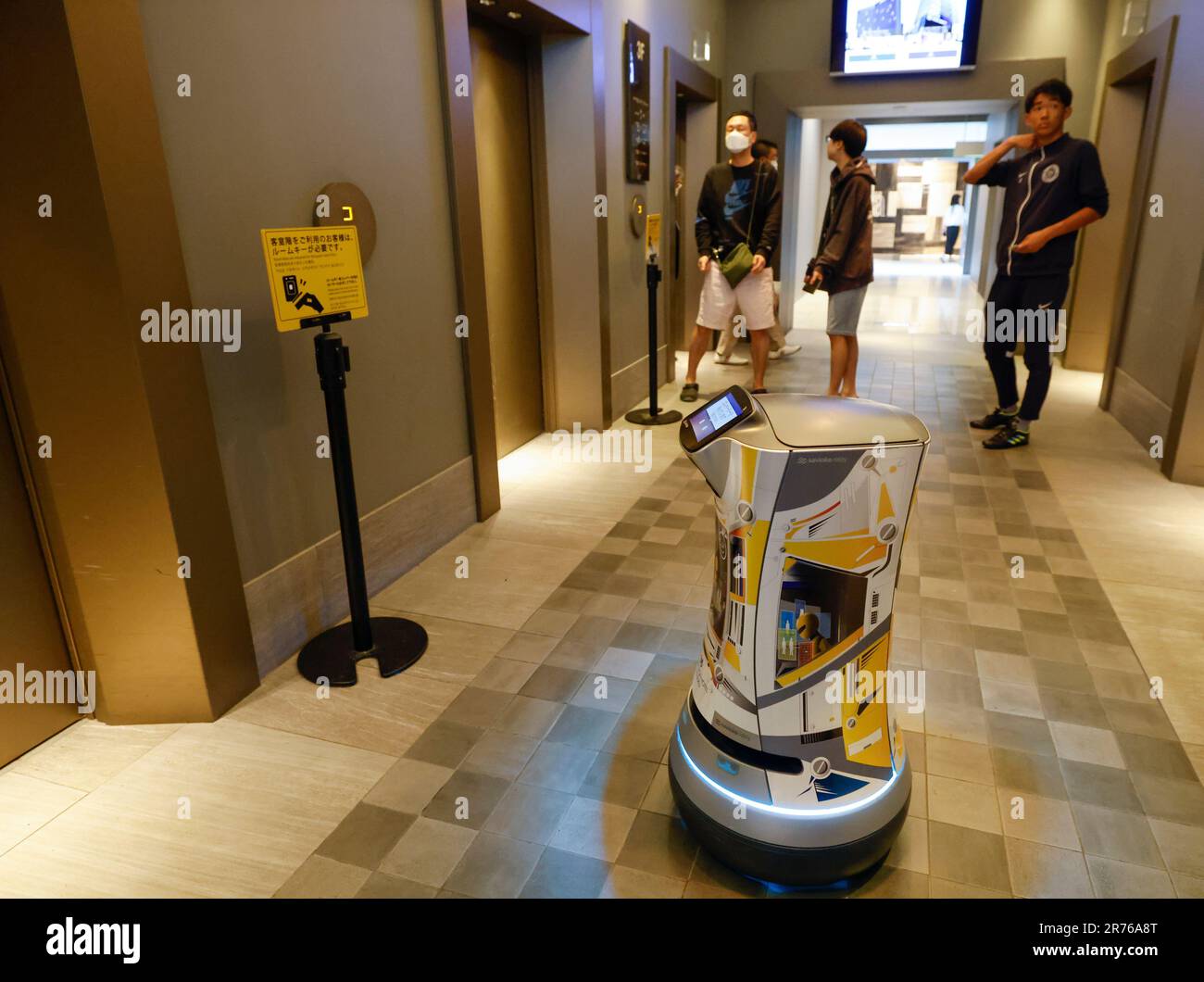 Robots japon hi-res stock photography and images - Alamy