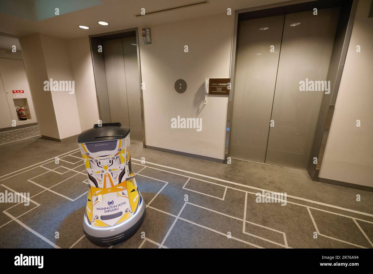 ROBOTS IN TOKYO Stock Photo - Alamy