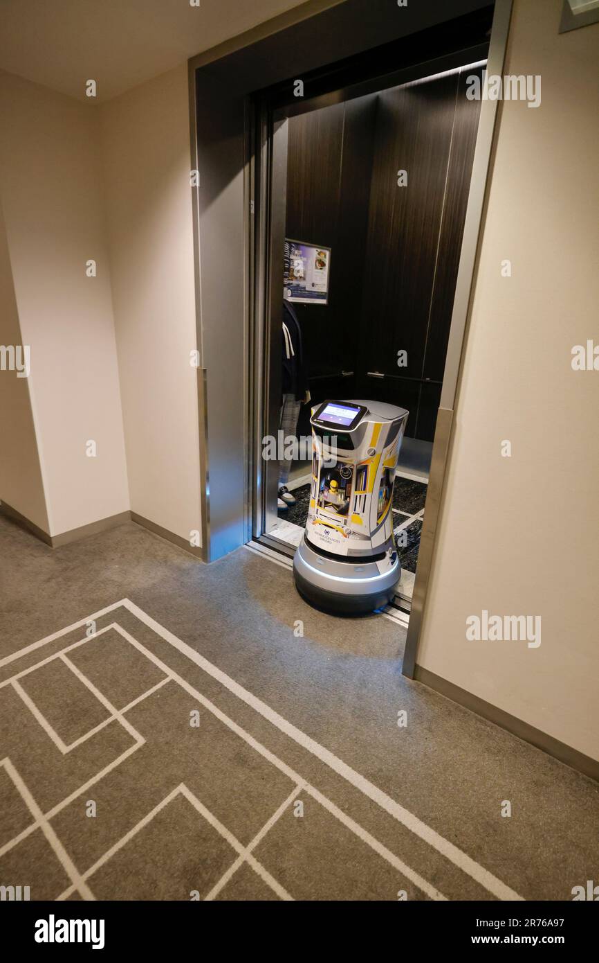 ROBOTS IN TOKYO Stock Photo - Alamy