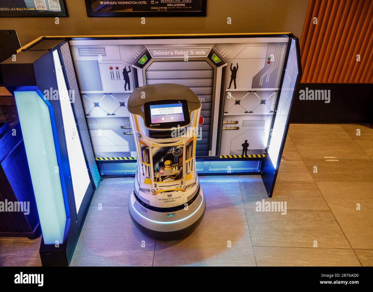 ROBOTS IN TOKYO Stock Photo - Alamy
