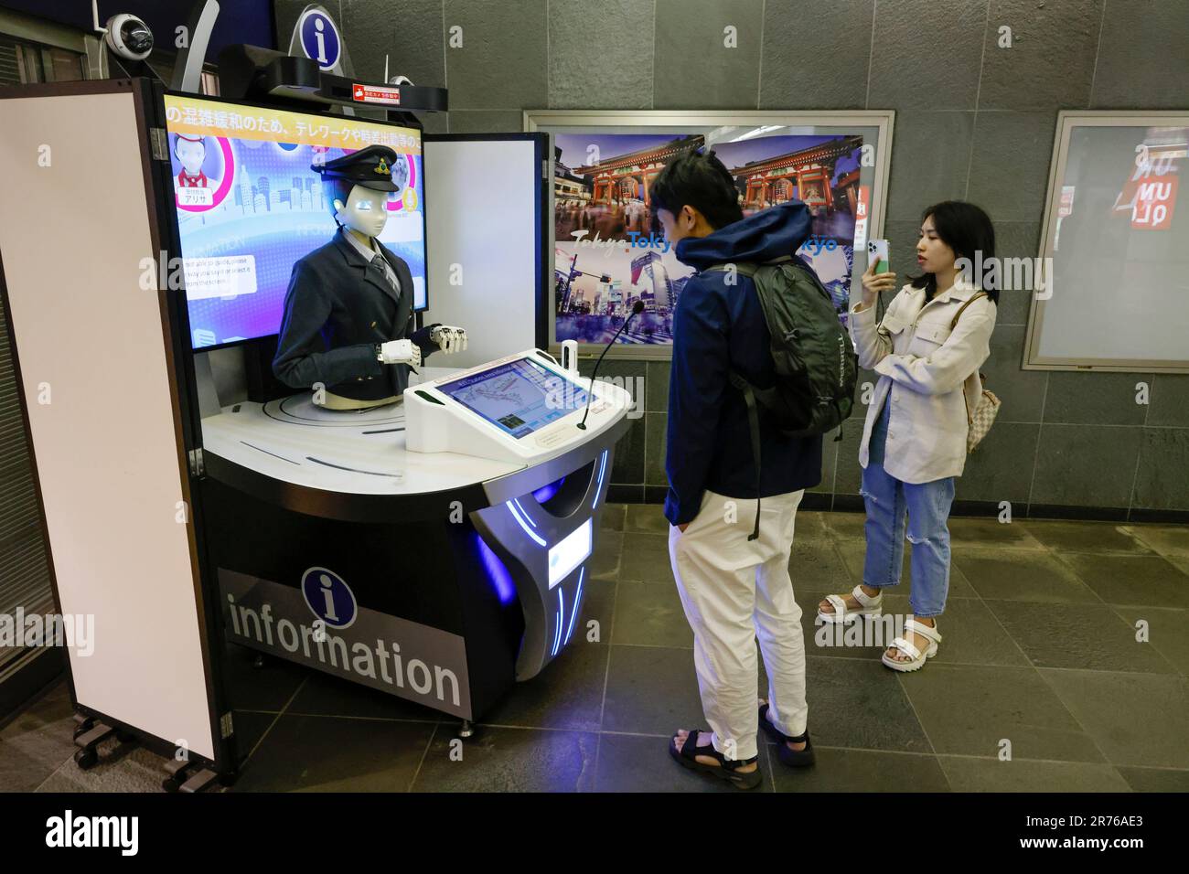 ROBOTS IN TOKYO Stock Photo - Alamy