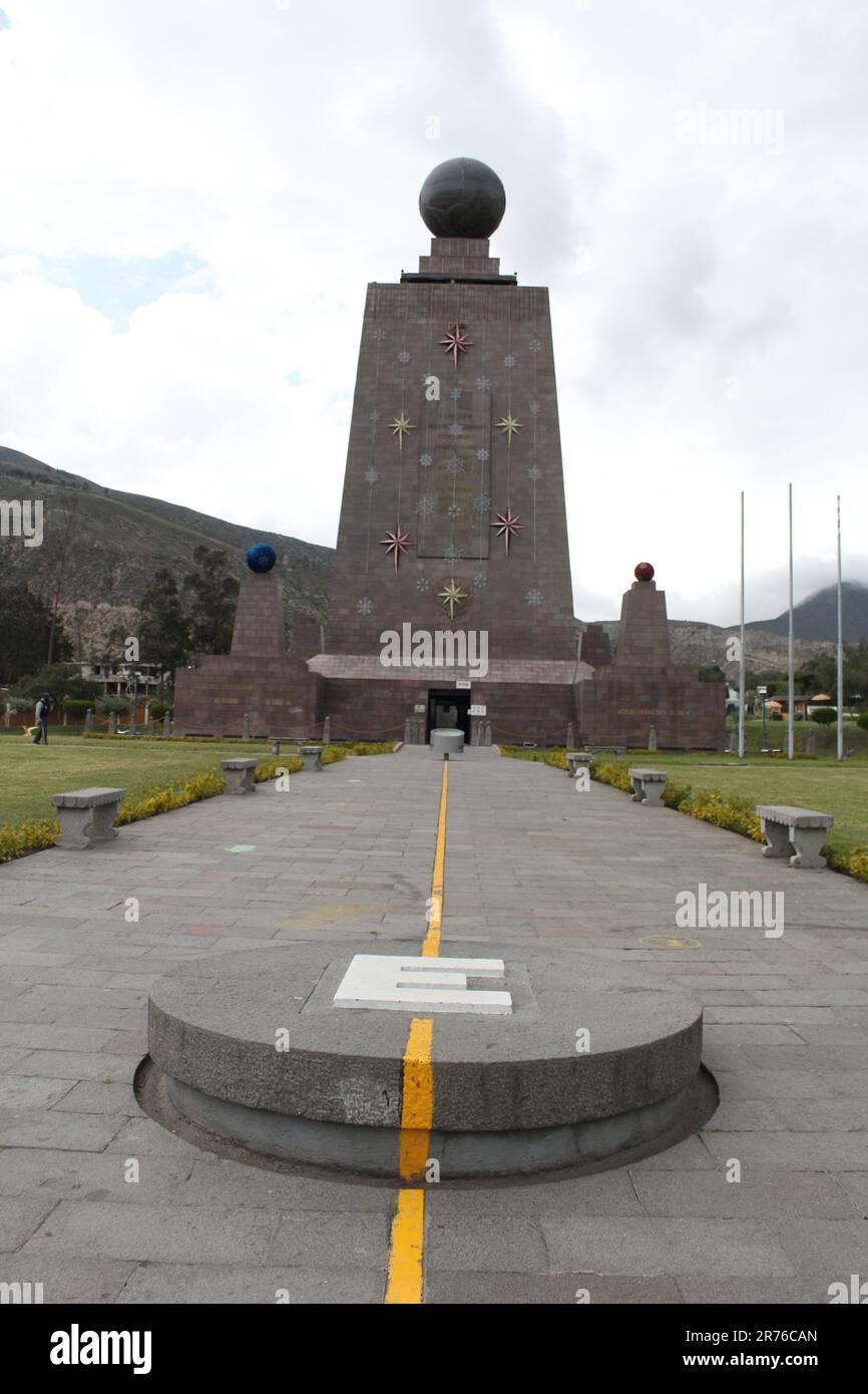 Linea del ecuador hi-res stock photography and images - Alamy