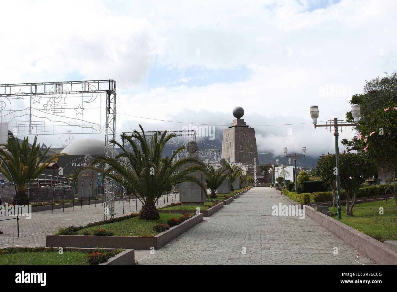 Linea del ecuador hi-res stock photography and images - Alamy