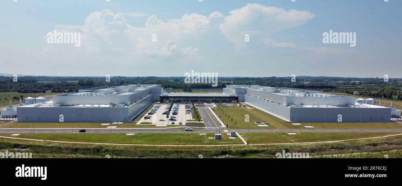 Data meta hi-res stock photography and images - Alamy