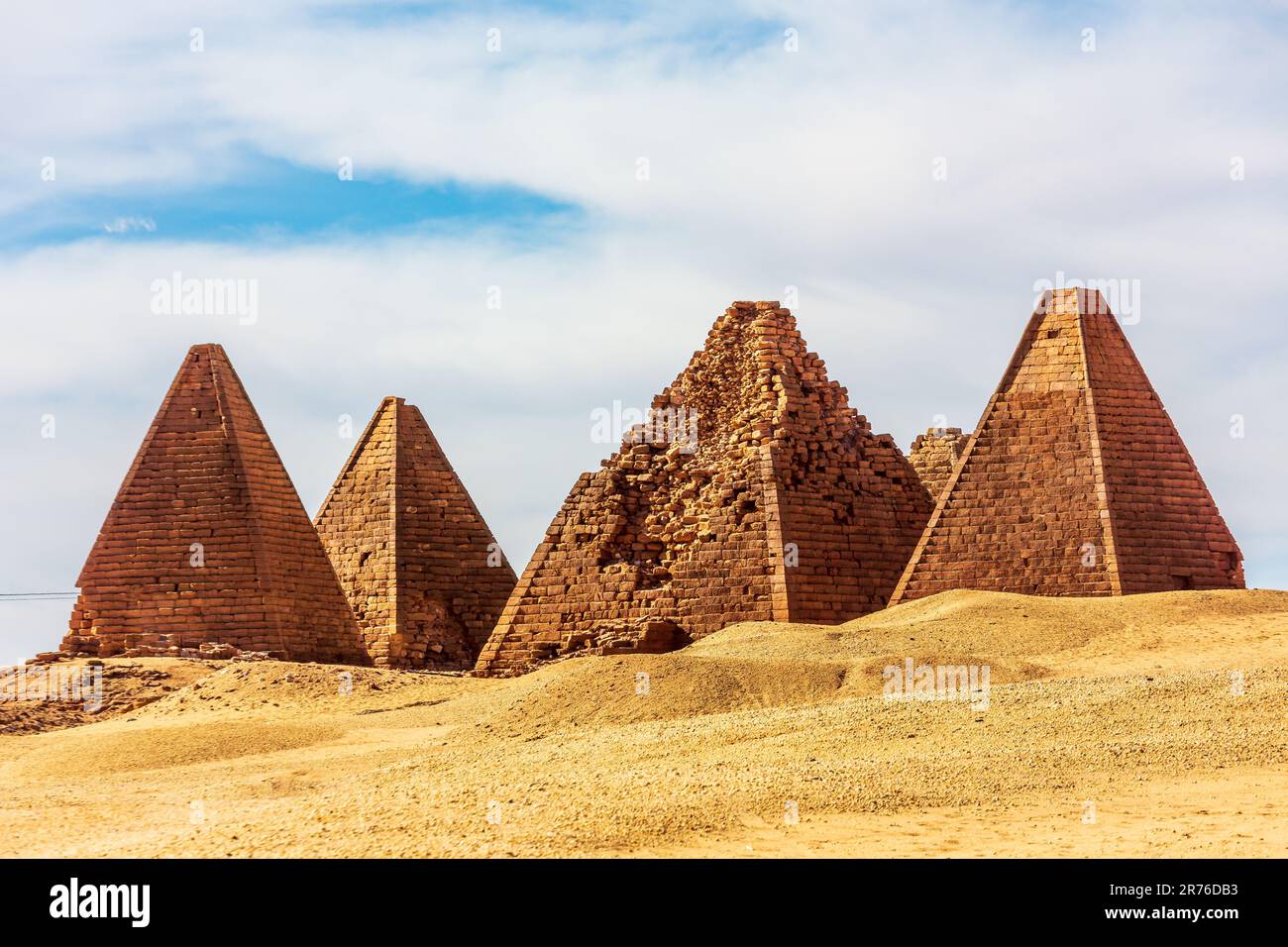 Nubian Pyramids GC22YMK Pyramids Of Meroe Sudan (Earthcache) In