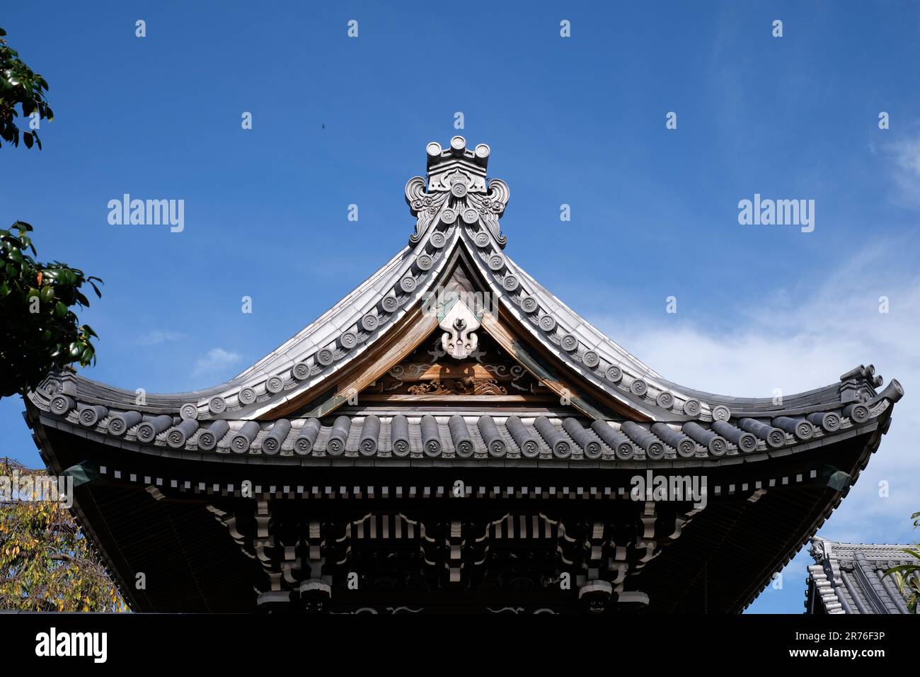 A stunning view of the traditional Japanese roof of Inuyama Castle ...