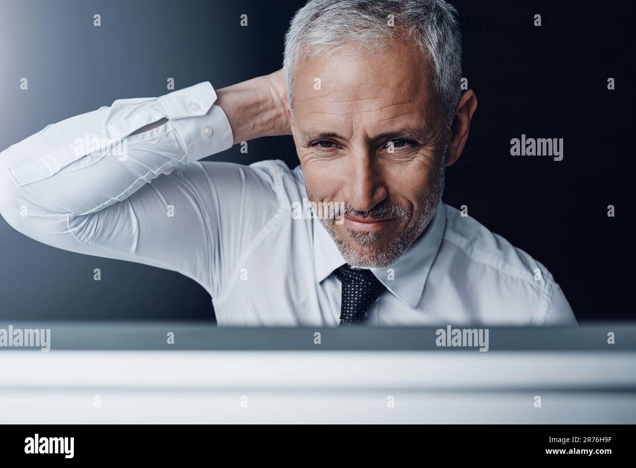 Office worker scratching head hi-res stock photography and images - Alamy