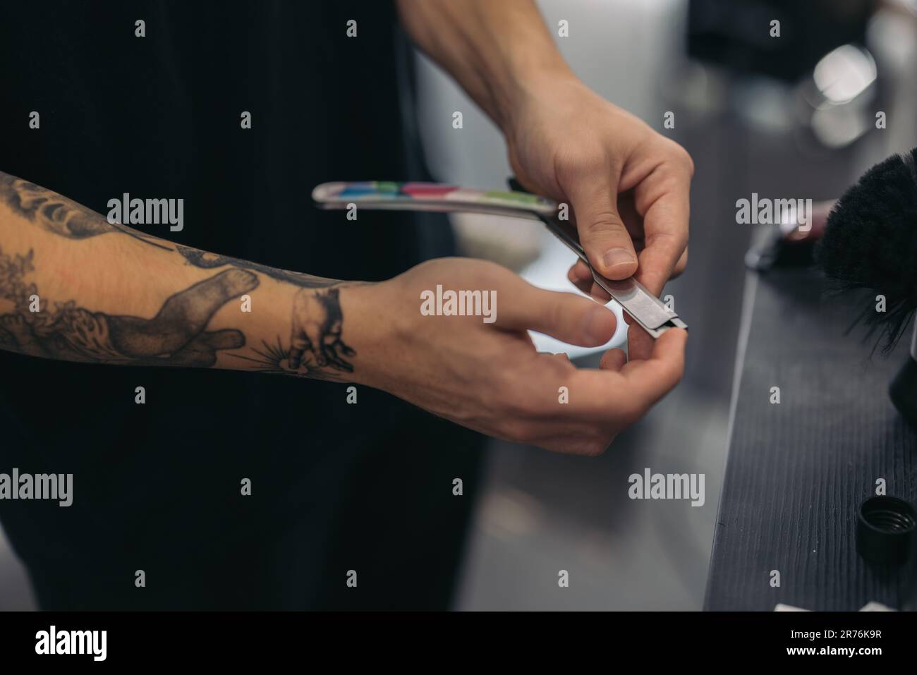 Man tattoos on fingers hi-res stock photography and images - Alamy