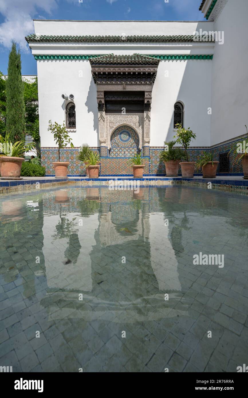 Paris, France - 06 10 2023: The great mosque of Paris. View of a pool ...