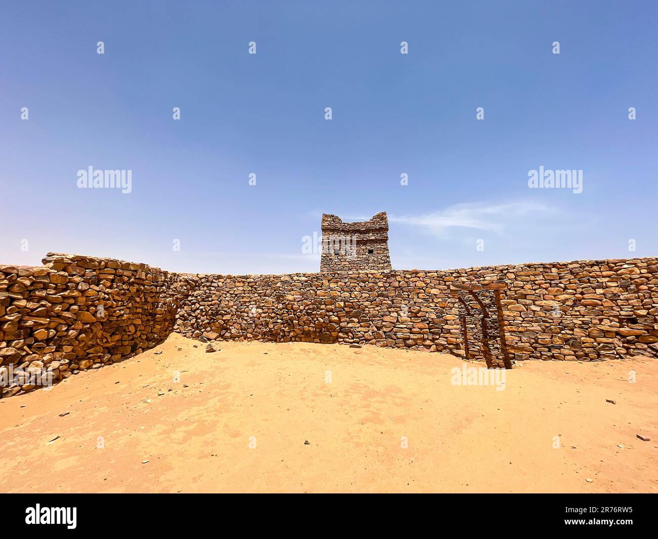 Mauritania region adrar ouadane old hi-res stock photography and images ...