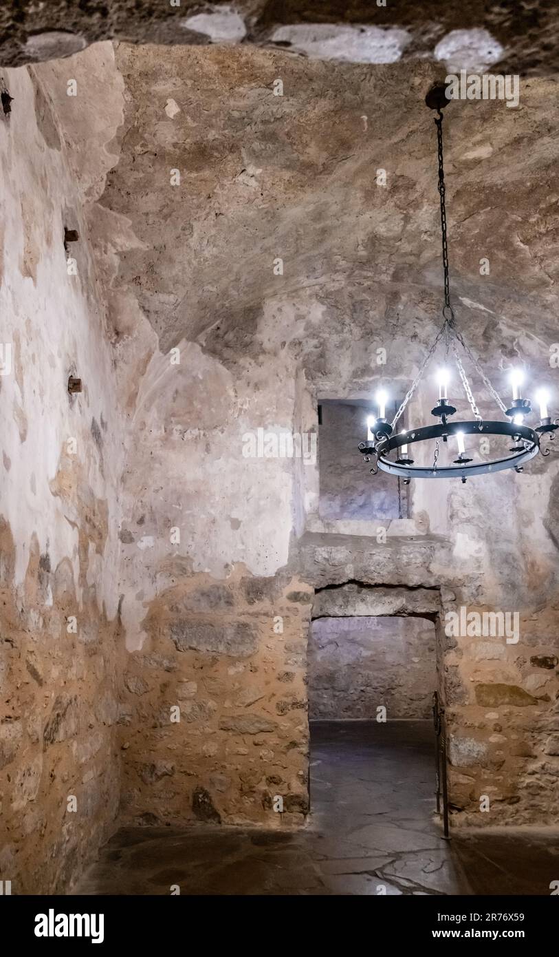 Inside alamo church hi-res stock photography and images - Alamy