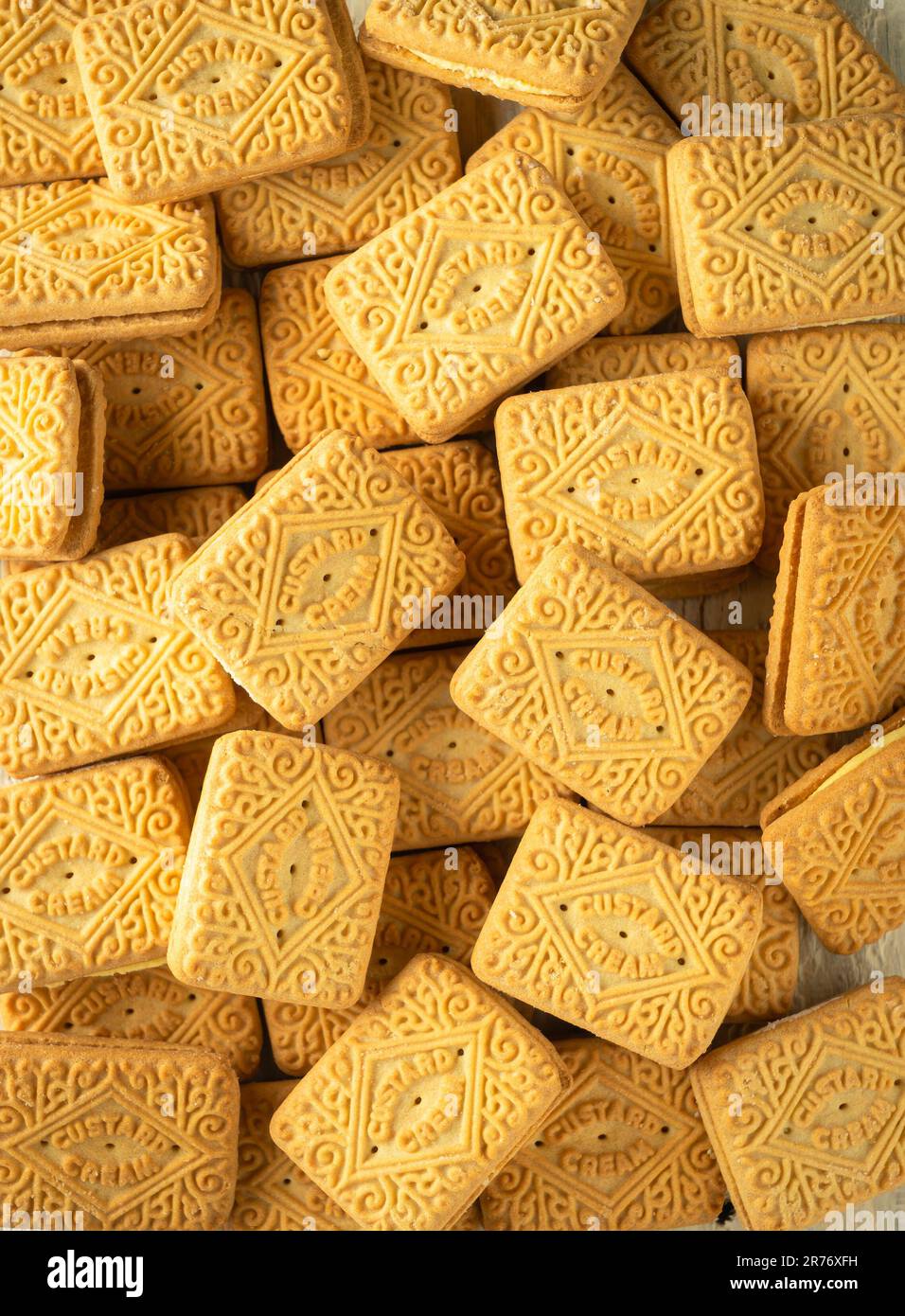Custard Cream Sandwich Biscuits Stock Photo - Alamy