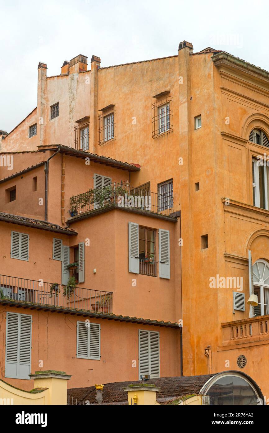 Florence old residential building facade hi-res stock photography and ...