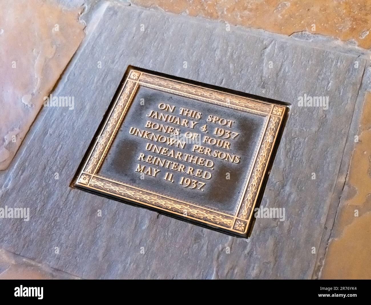 San Antonio, USA. 29 May 2023. Brass plaque memorial to four unknown ...