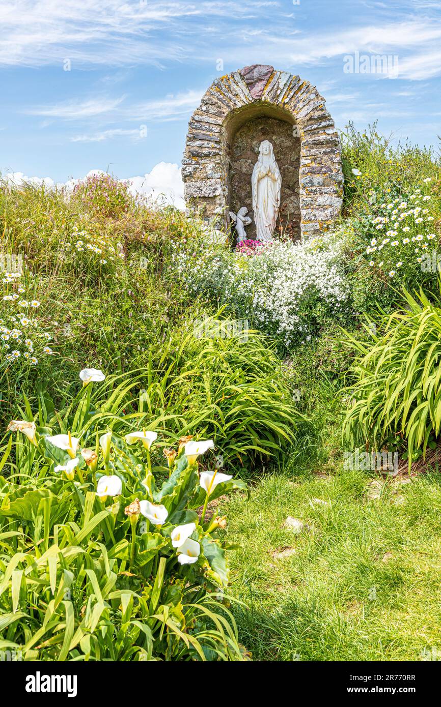 Holy well spring water uk hi-res stock photography and images - Alamy