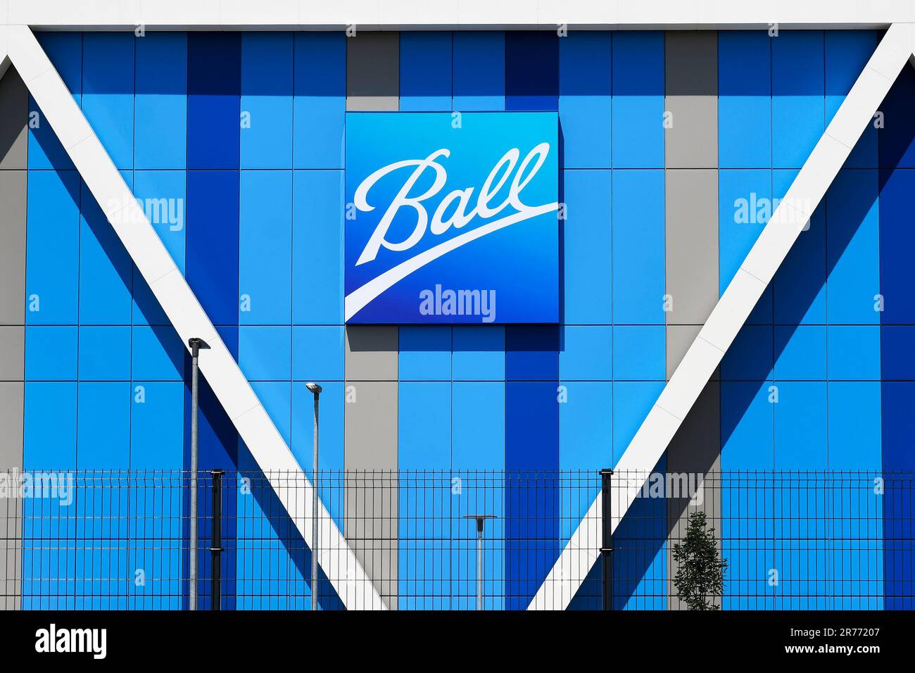 Recyclable aluminium logo hi-res stock photography and images - Alamy