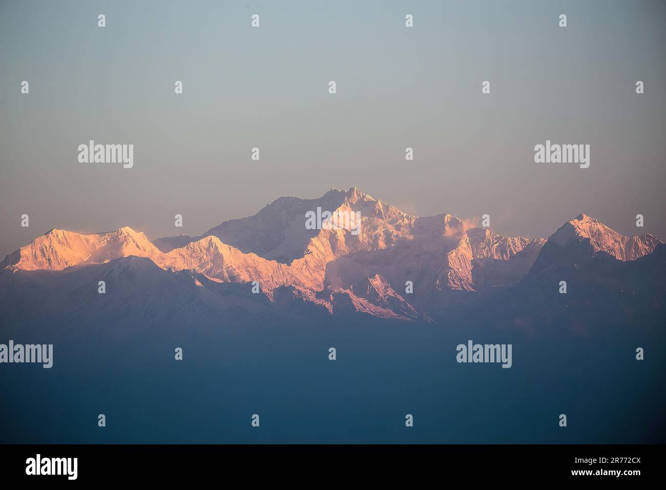 Kachenjunga hi-res stock photography and images - Alamy