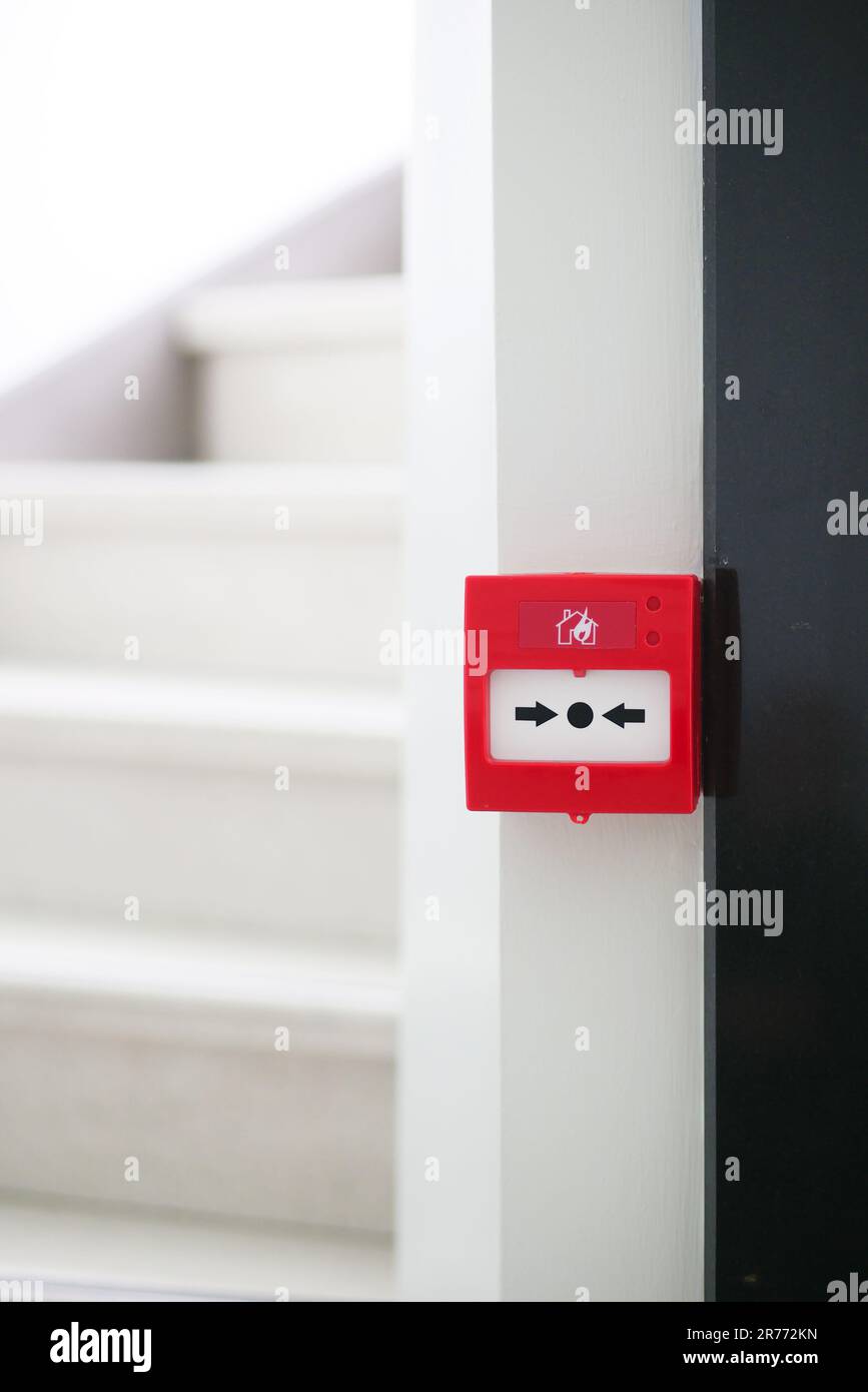 Red fire alarm button on wall Stock Photo - Alamy