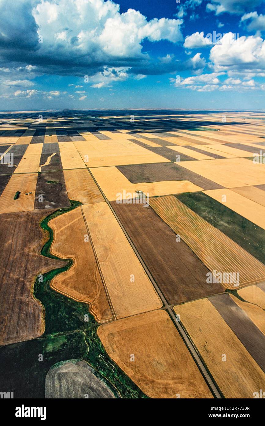Aerial of prairies and farms Saskatchewan, Canada Stock Photo - Alamy