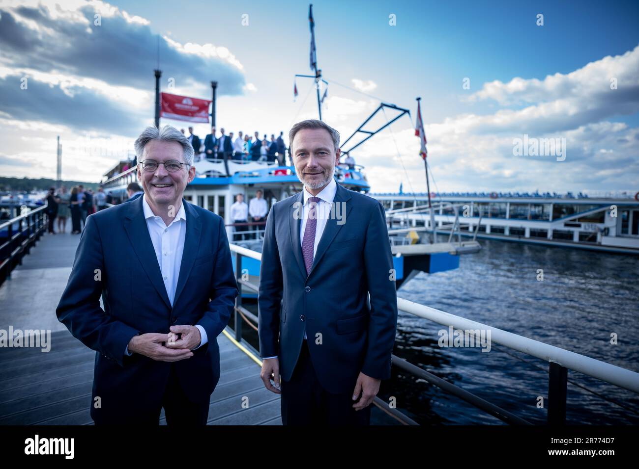 Fdp circle hi-res stock photography and images - Alamy