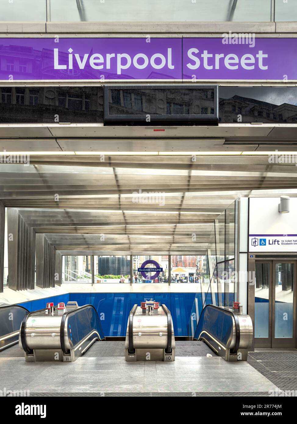 Liverpool station platform hi-res stock photography and images - Alamy